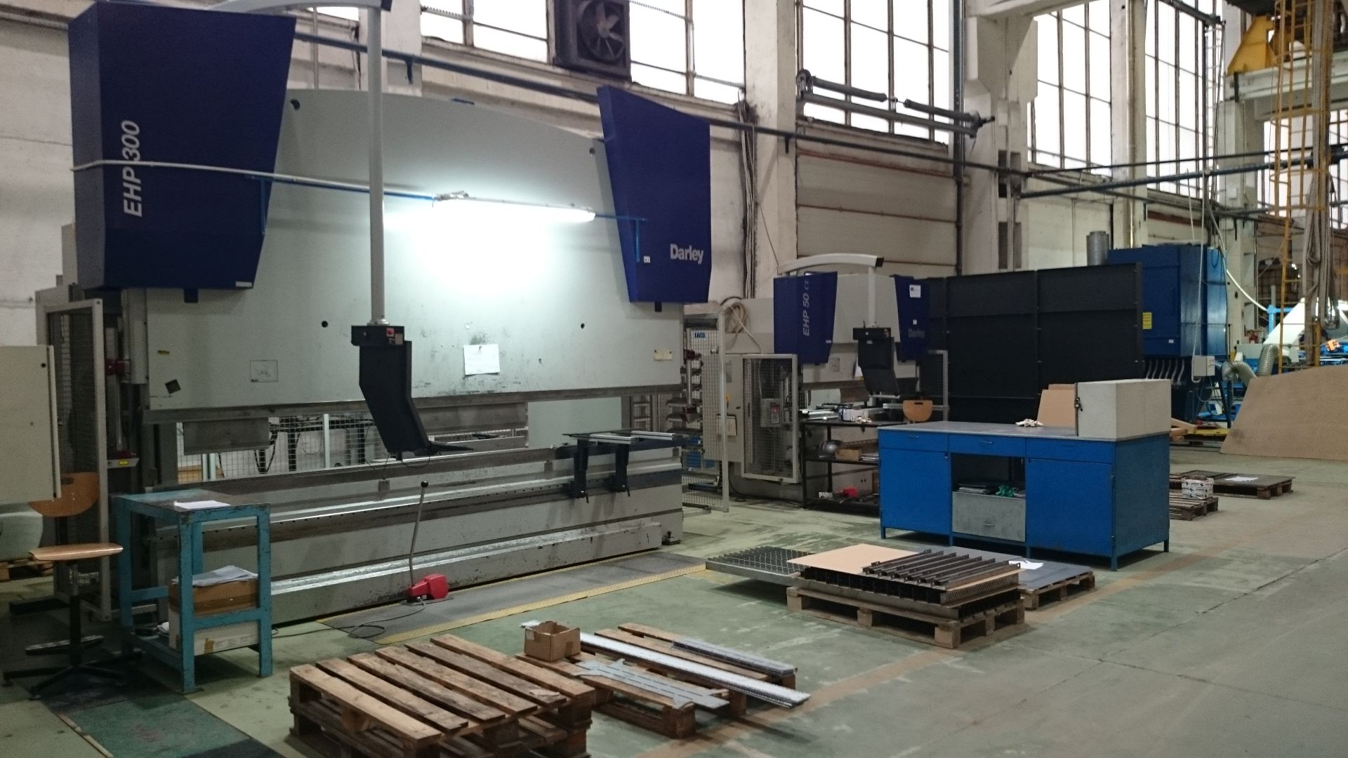 Gięcie blach, zaginanie i felcowanie - Prasy krawędziowe, centrum gnące