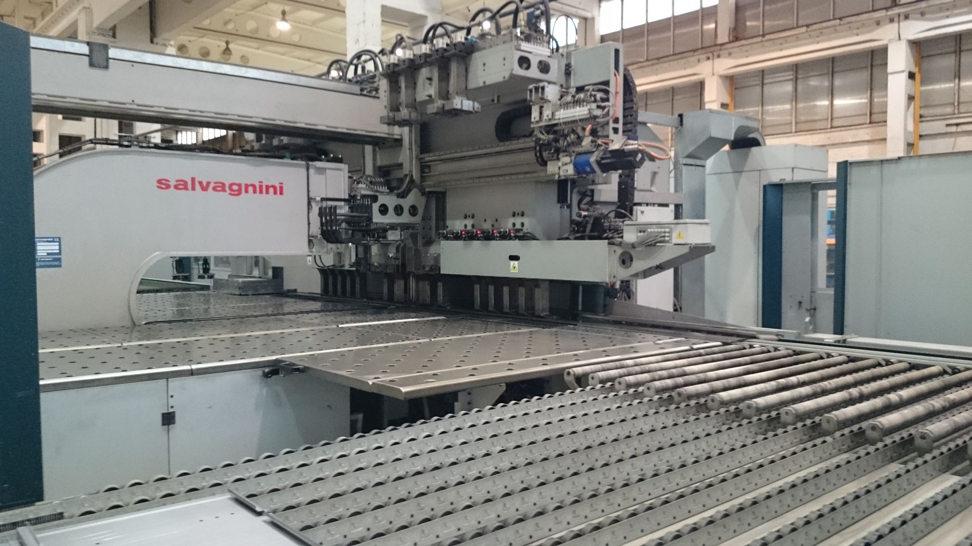 Gięcie blach, zaginanie i felcowanie - Prasy krawędziowe, centrum gnące