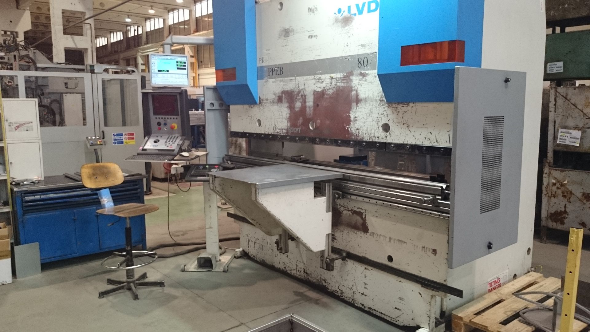 Gięcie blach, zaginanie i felcowanie - Prasy krawędziowe, centrum gnące