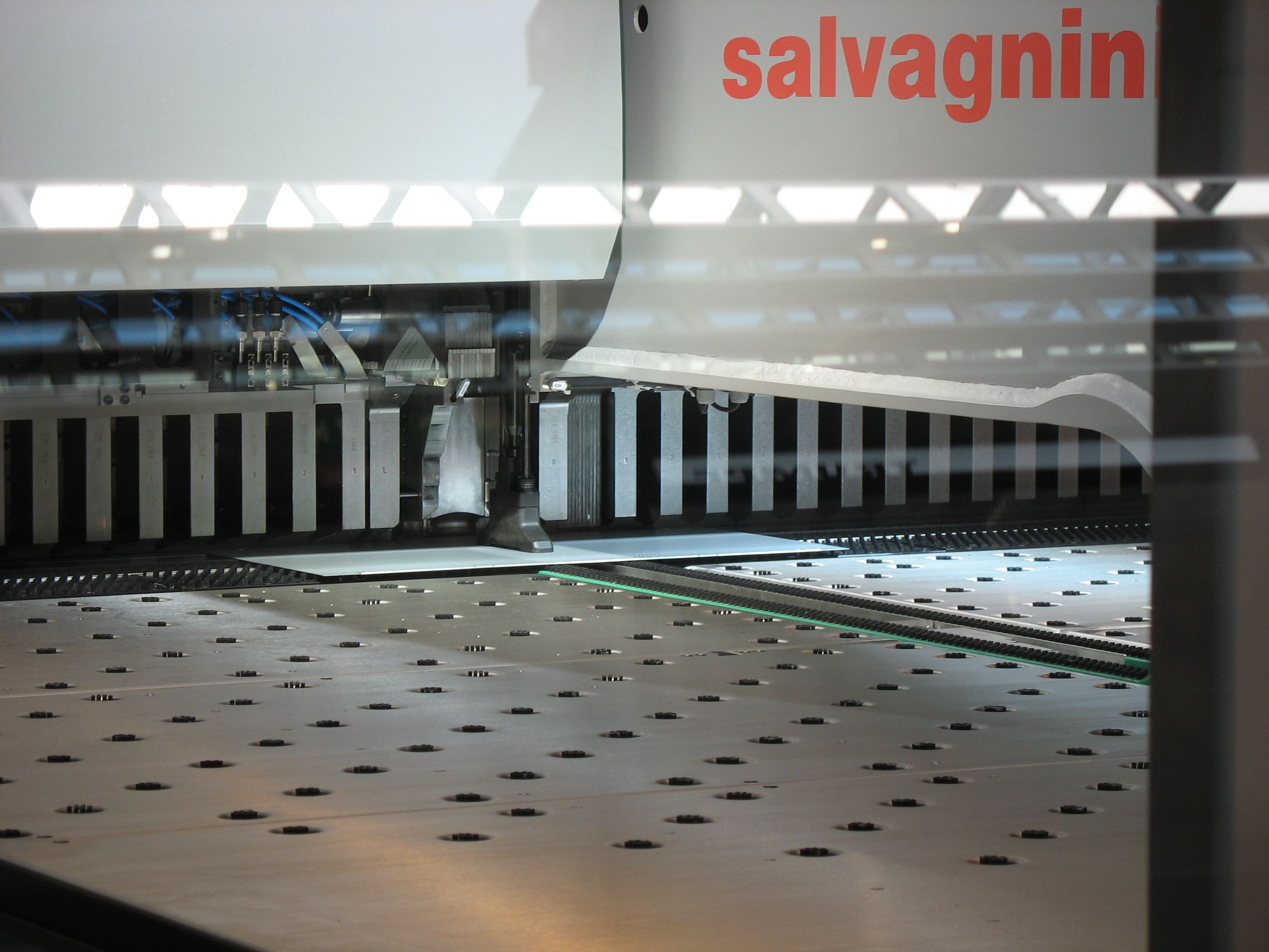 Gięcie blach, zaginanie i felcowanie - Prasy krawędziowe, centrum gnące