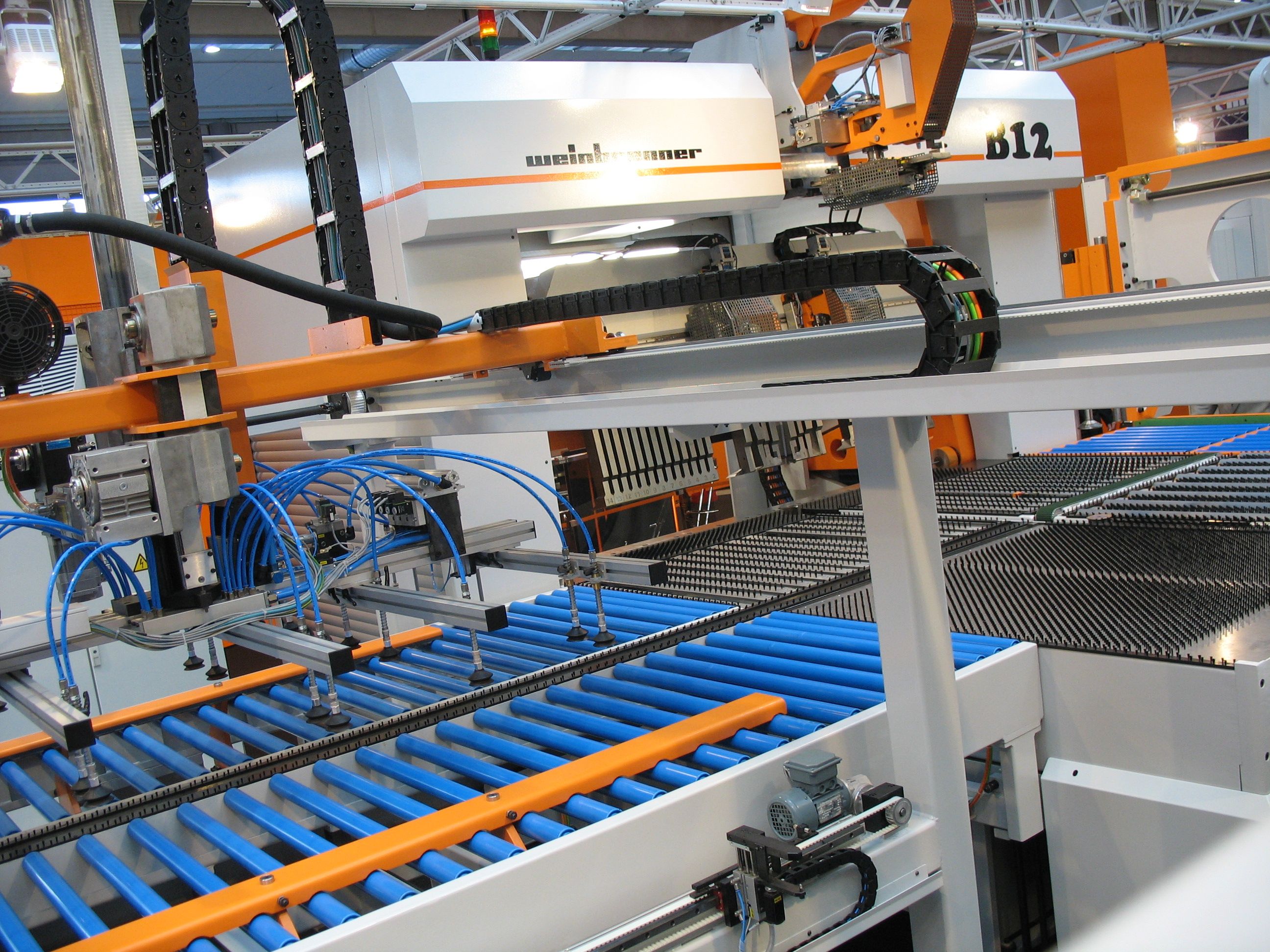 Gięcie blach, zaginanie i felcowanie - Prasy krawędziowe, centrum gnące