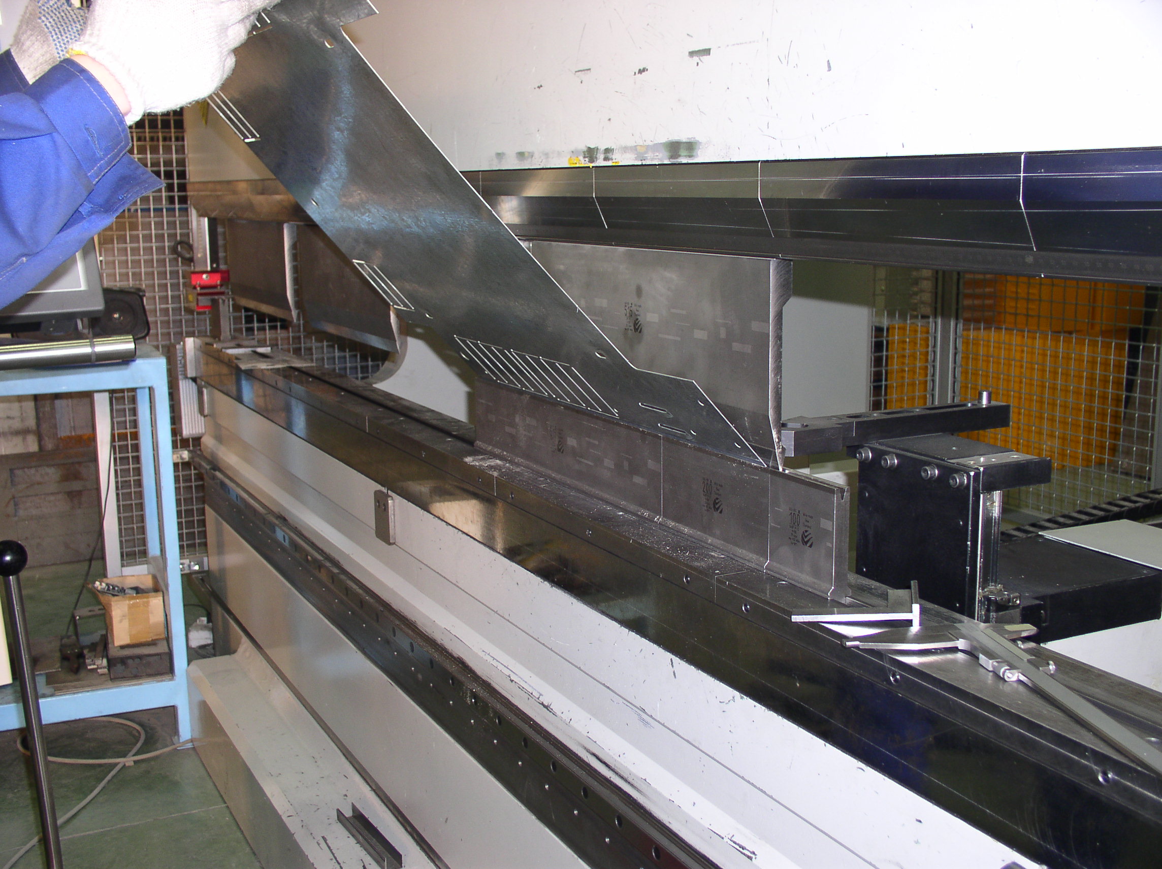 Gięcie blach, zaginanie i felcowanie - Prasy krawędziowe, centrum gnące